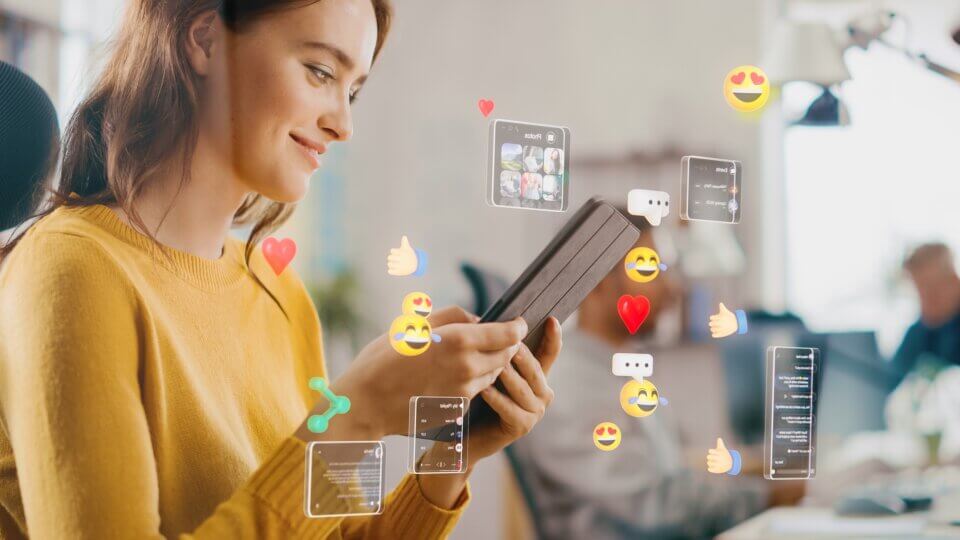Using Augmented Reality in Social Media to Improve Engagement